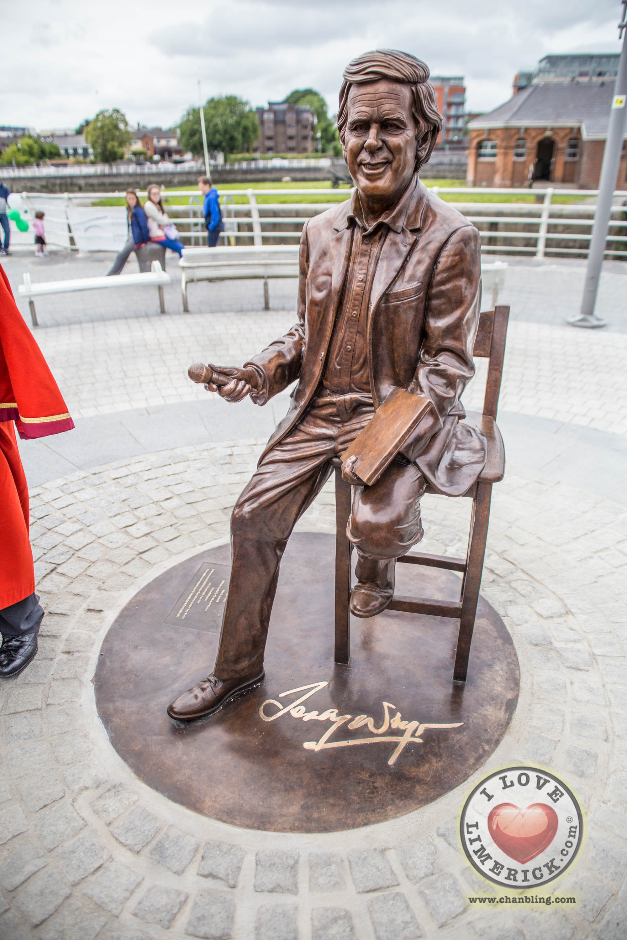 Terry Wogan Sculpture unveiled in his home town of Limerick